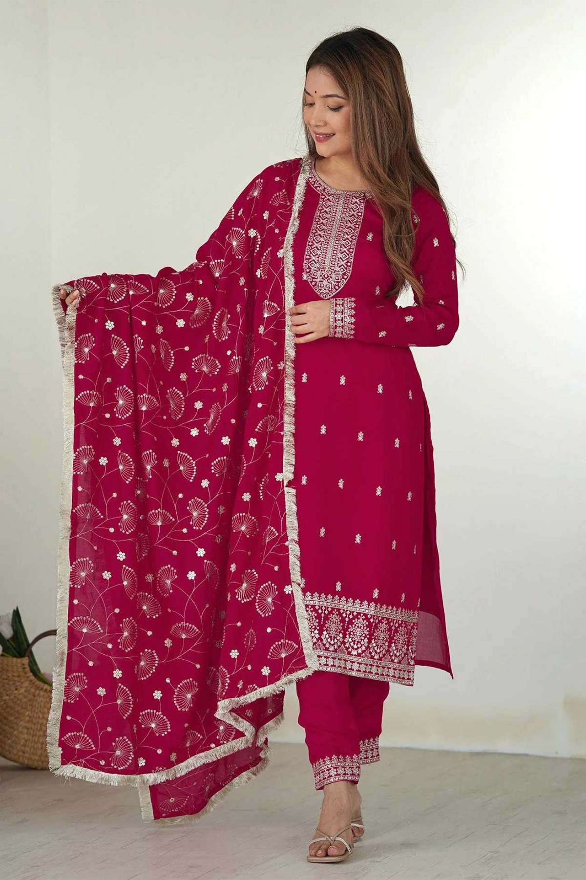 Pink Valam Embroidered Georgette Kurta Pant Dupatta Set – kavyo.in